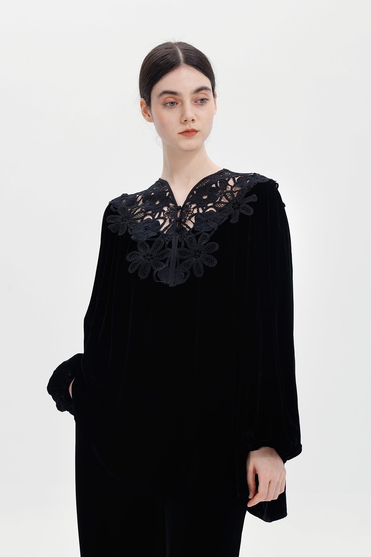 Mara Velvet Lace Top – ROSELABEL